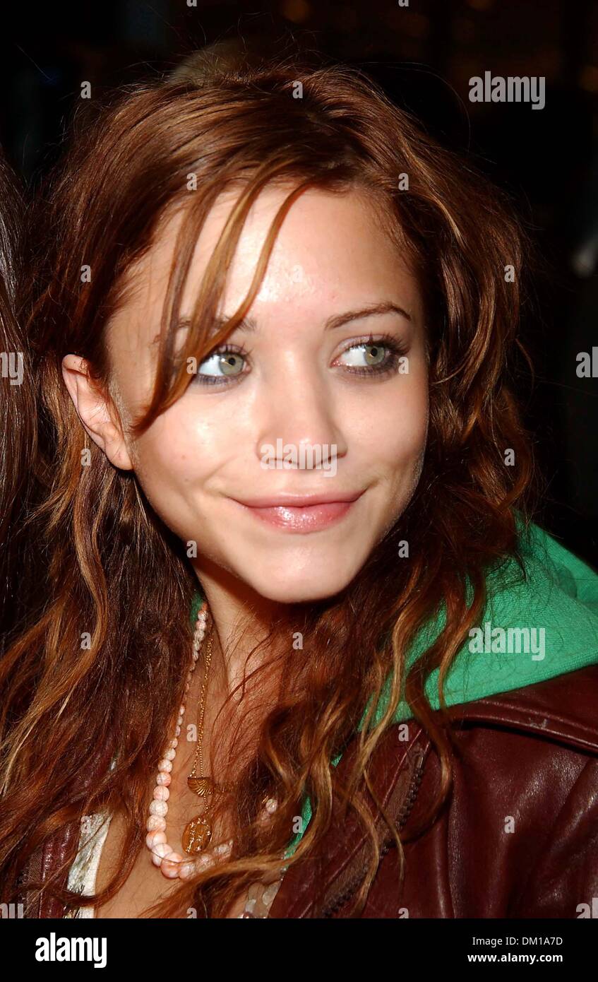 Mary kate olsen 2001 hi-res stock photography and images - Alamy
