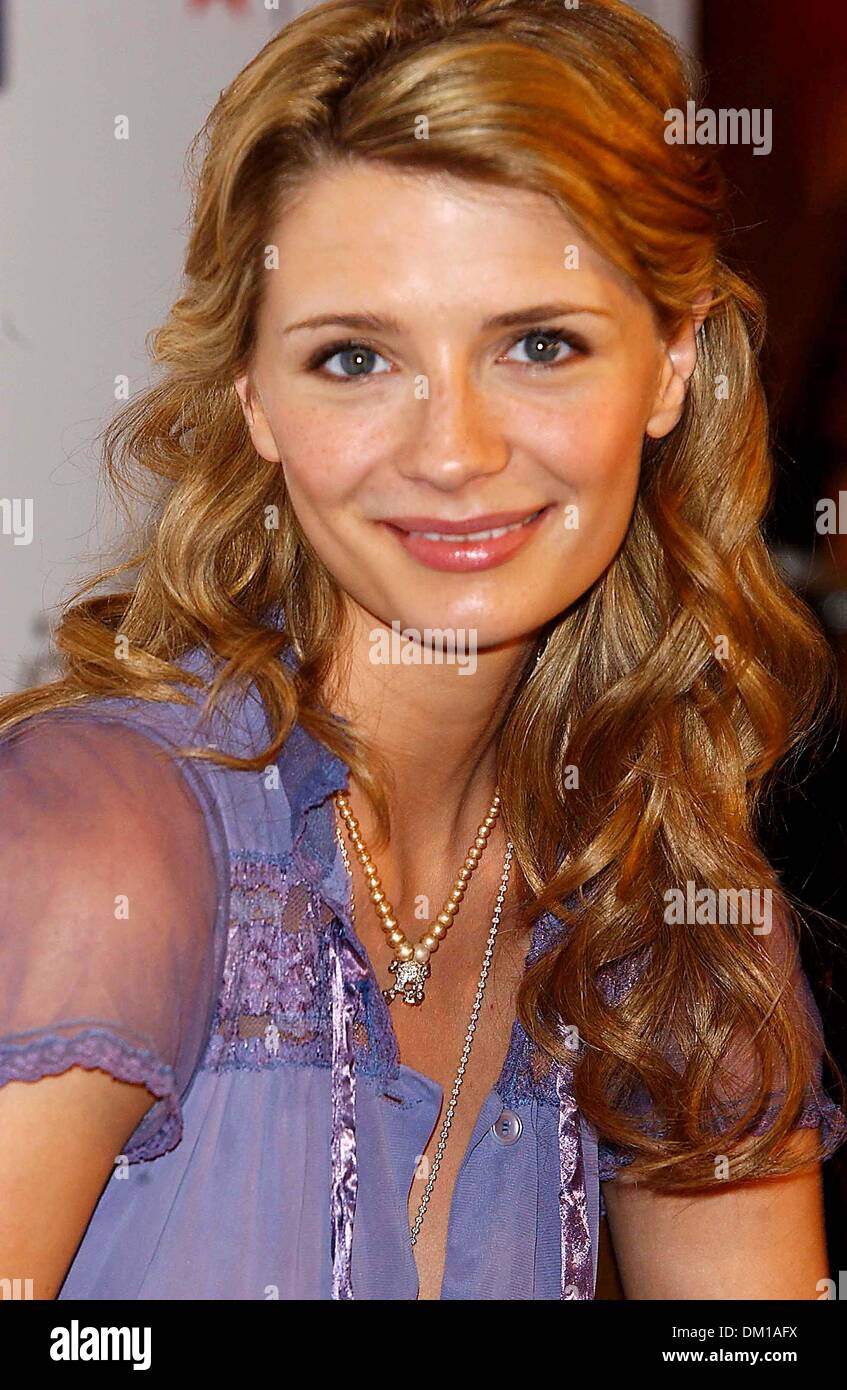 Mischa barton 2005 hi-res stock photography and images - Alamy