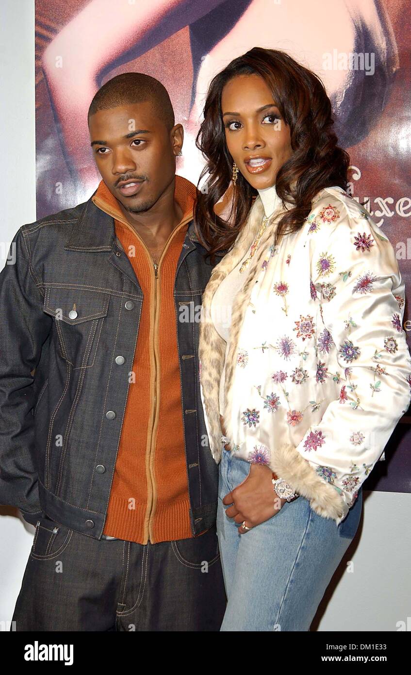 Vivica a fox 2001 hi-res stock photography and images - Alamy