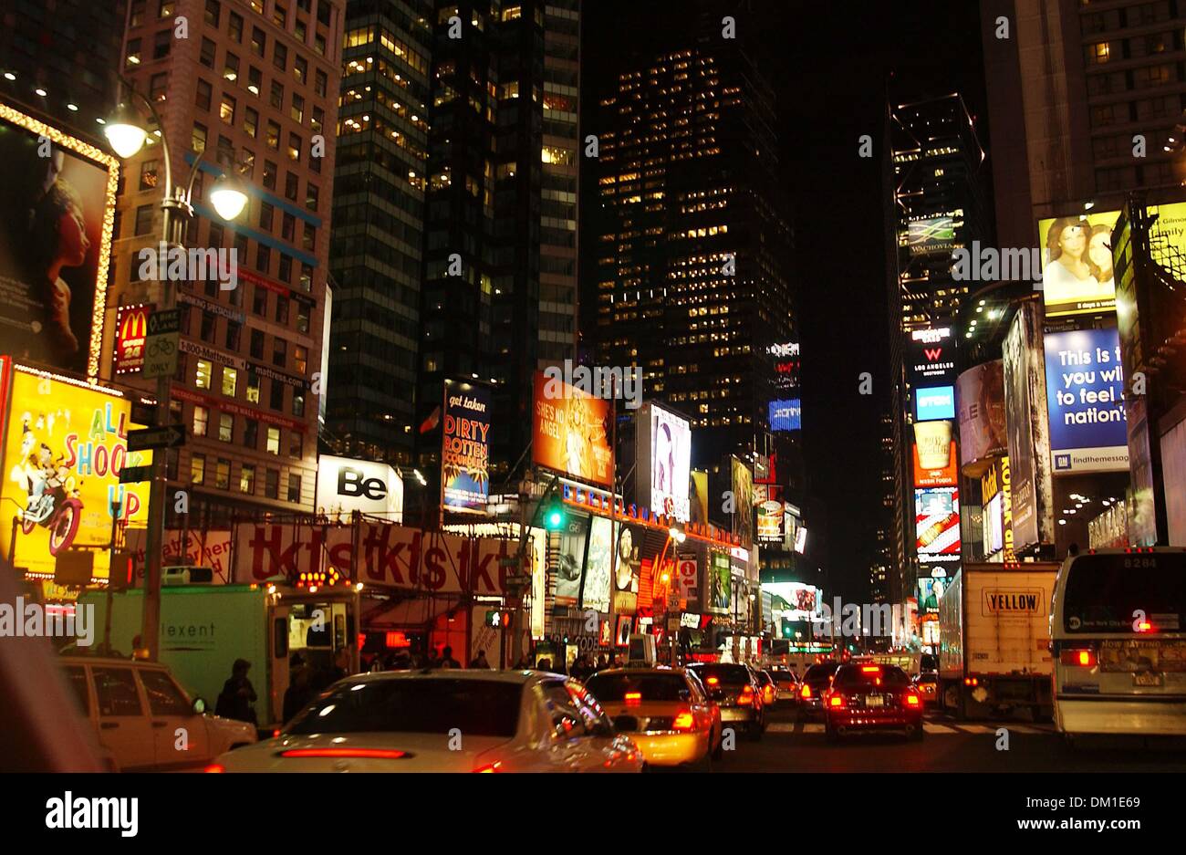 Times square 2001 hi-res stock photography and images - Alamy