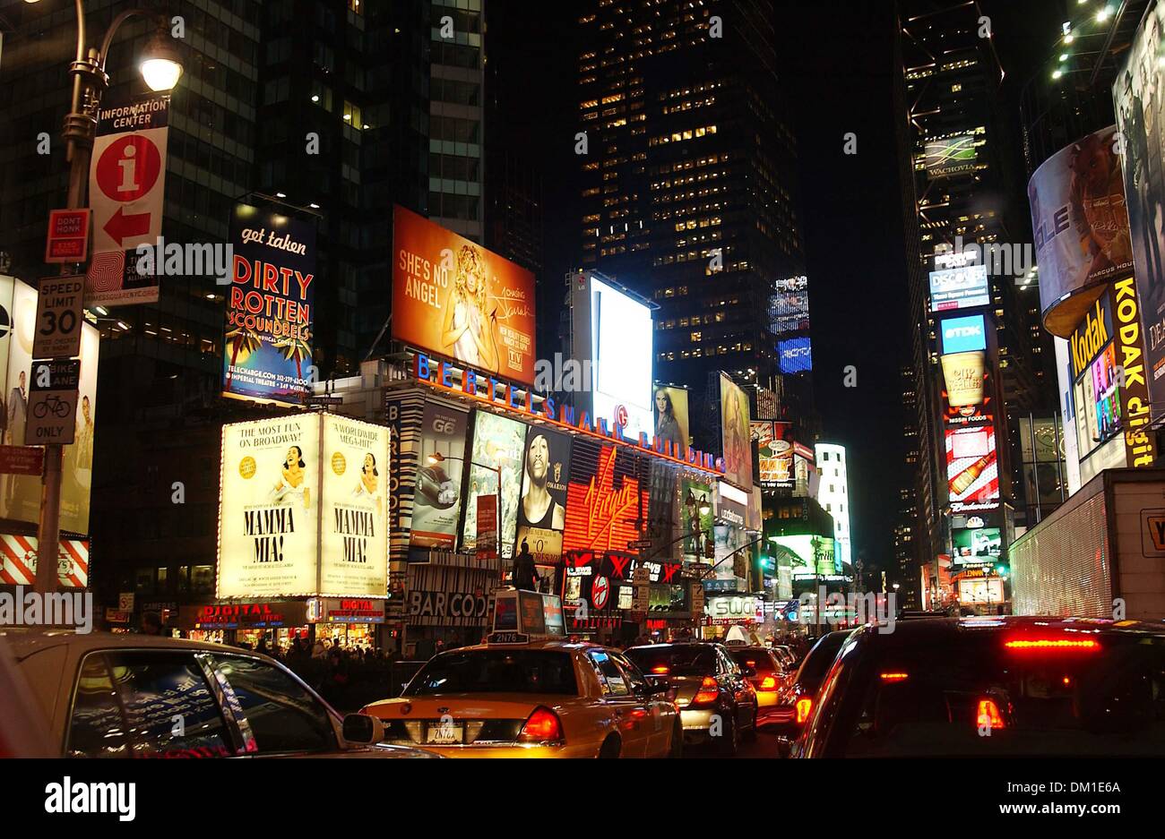 Times square 2001 hi-res stock photography and images - Alamy