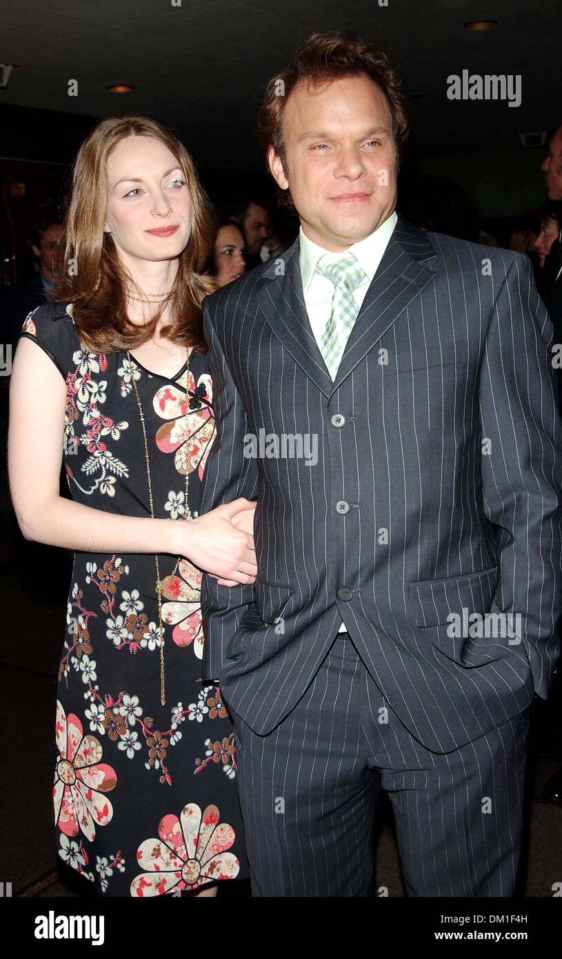 Oct. 12, 2001 - K43378AR.50TH ANNUAL DRAMA DESK AWARDS AT LAGUARDIA ...