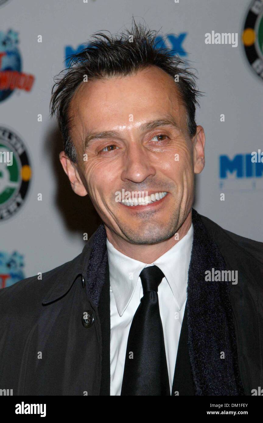 Jan. 22, 2002 - K42118AR.HOSTAGE PREMIERE.AT THE ZIEGFELD THEATRE IN ...