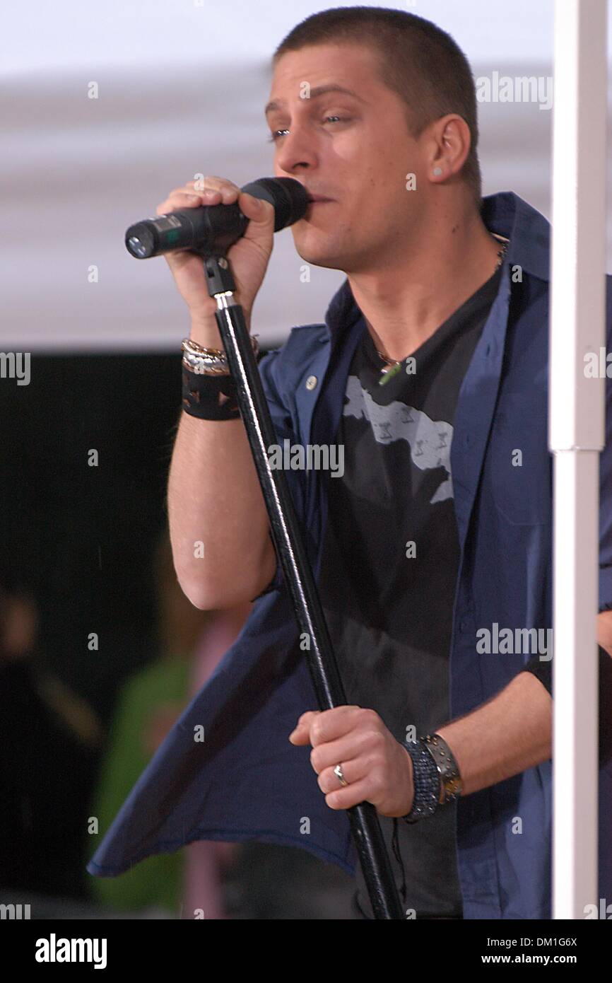 Apr. 4, 2002 - K43351AR.NBC'S TODAY SHOW SUMMER CONCERT SERIES ROB ...