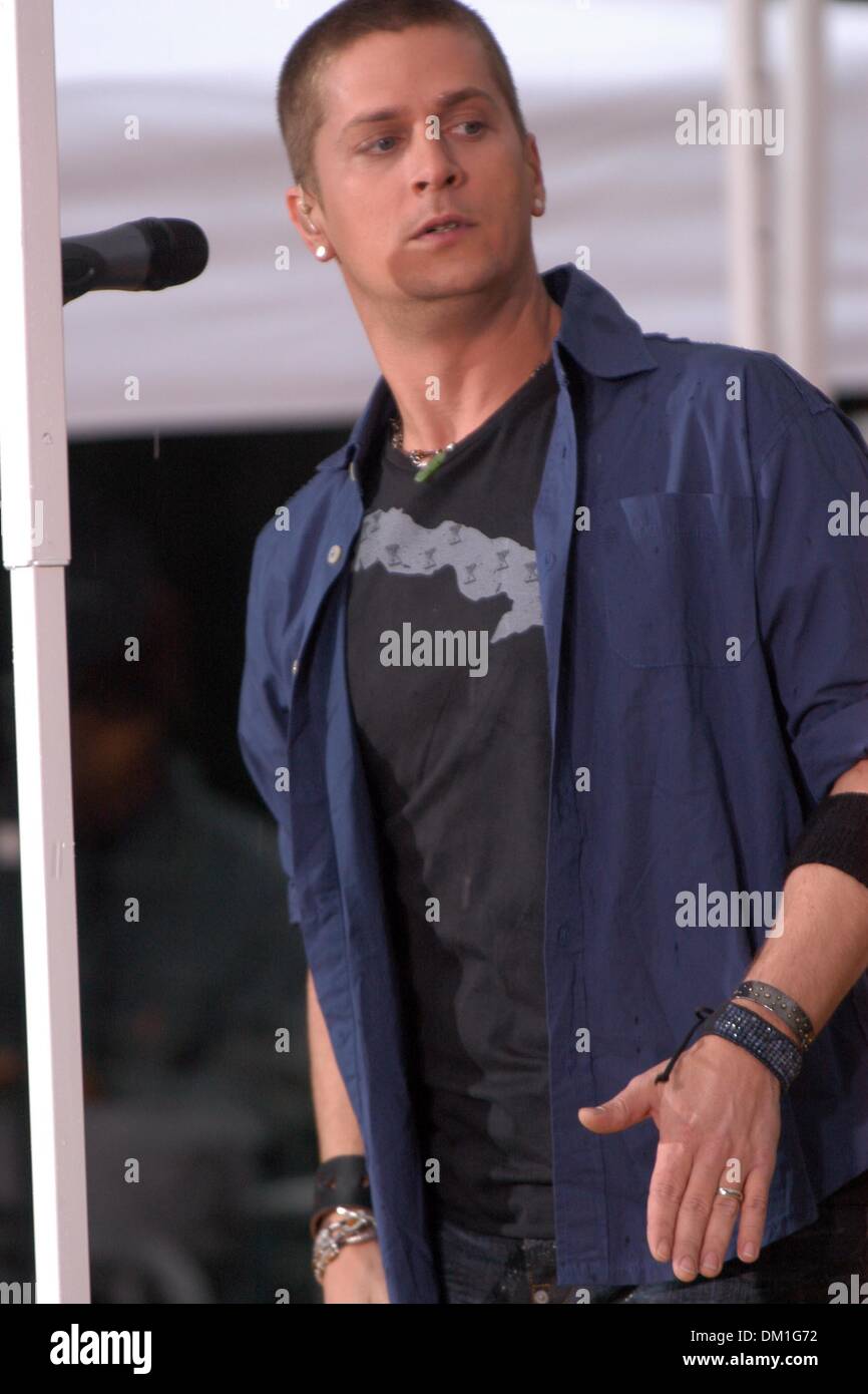 Apr. 4, 2002 - K43351AR.NBC'S TODAY SHOW SUMMER CONCERT SERIES ROB ...