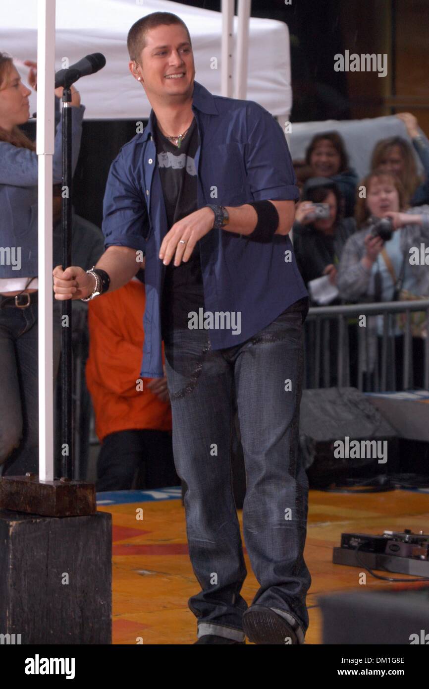 Apr. 4, 2002 - K43351AR.NBC'S TODAY SHOW SUMMER CONCERT SERIES ROB ...