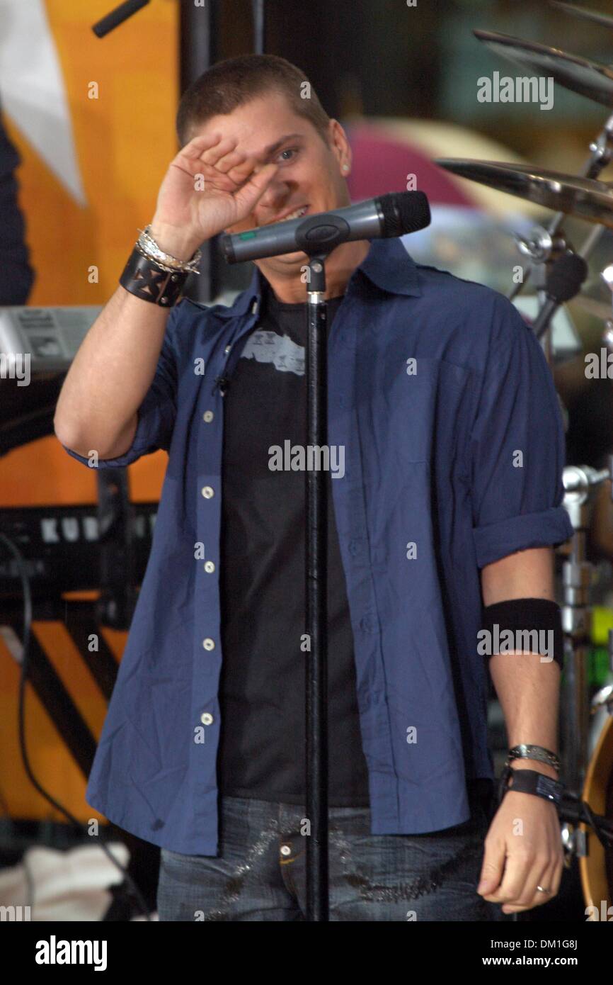 Apr. 4, 2002 - K43351AR.NBC'S TODAY SHOW SUMMER CONCERT SERIES ROB ...