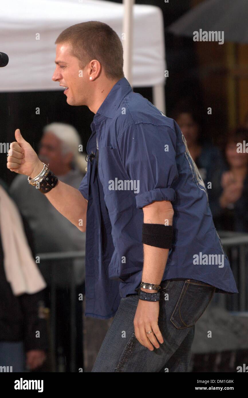 Apr. 4, 2002 - K43351AR.NBC'S TODAY SHOW SUMMER CONCERT SERIES ROB ...