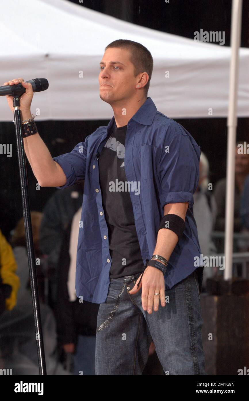 Apr. 4, 2002 - K43351AR.NBC'S TODAY SHOW SUMMER CONCERT SERIES ROB ...