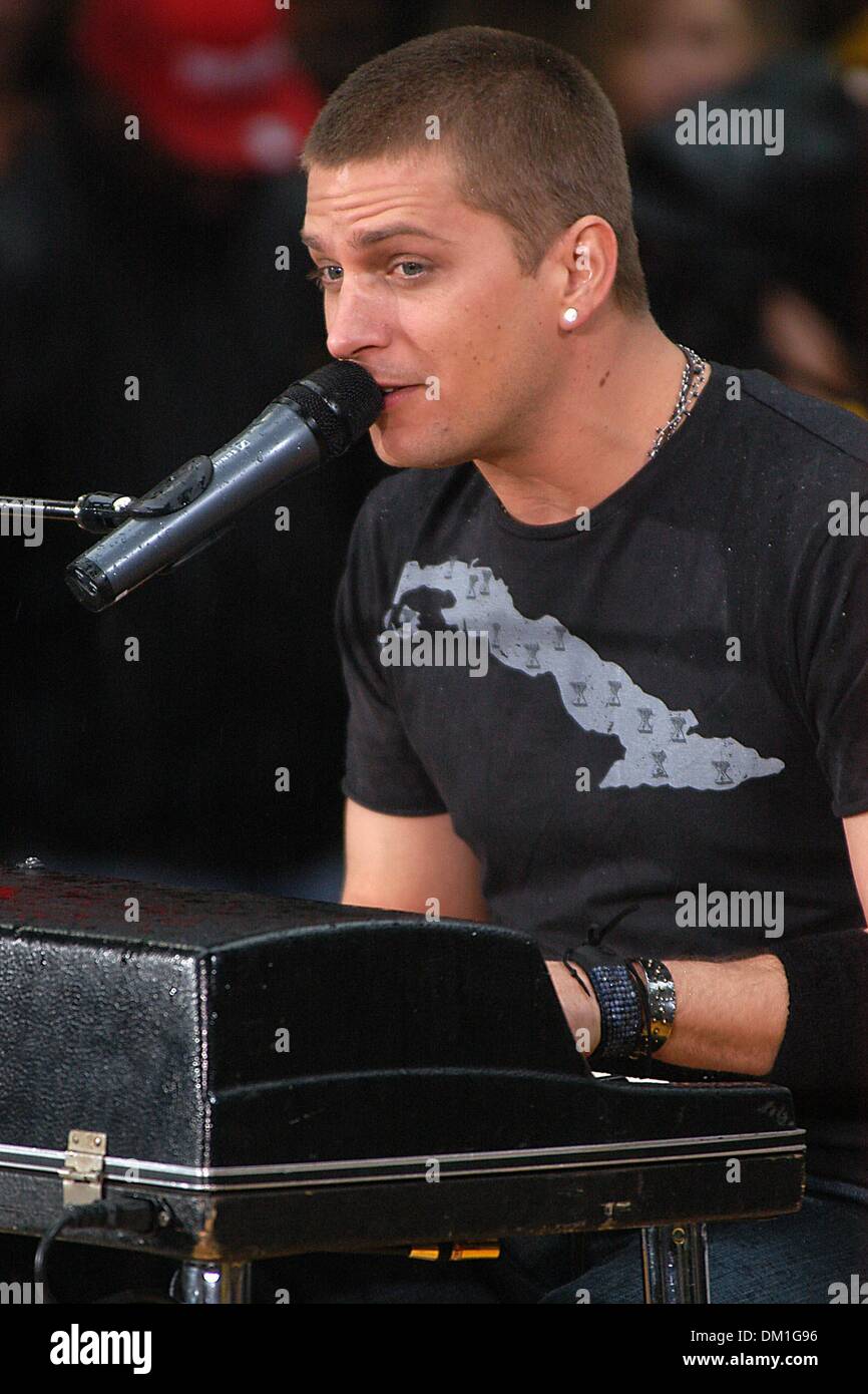 Apr. 4, 2002 - K43351AR.NBC'S TODAY SHOW SUMMER CONCERT SERIES ROB ...
