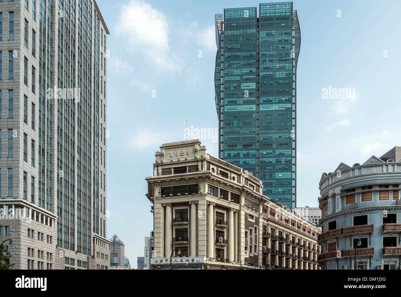 Traditional and modern architecture, People Square, Puxi, Shanghai ...