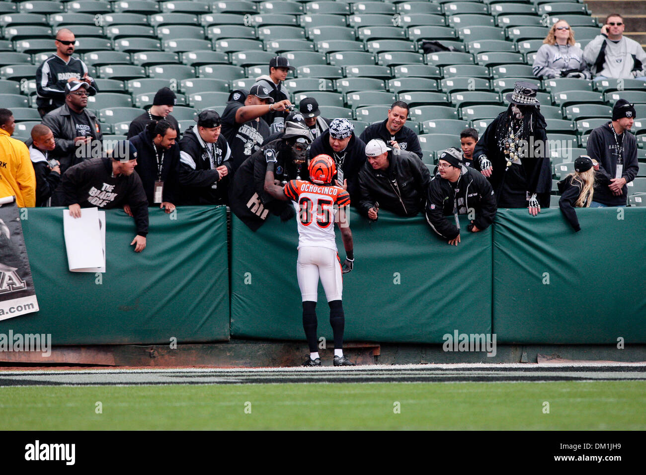 Cincinnati wide receiver Chad Ochocinco (85) pays a visit to some ...