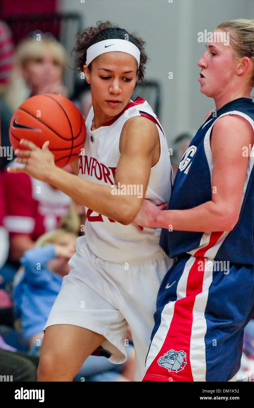 Stanford guard Rosalyn Gold-Onwude (21) of Queens, N.Y. against Gonzaga ...