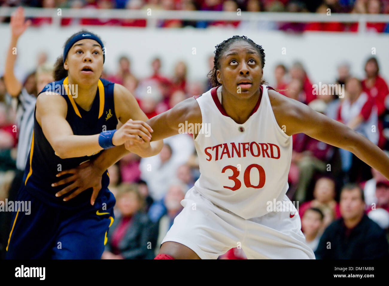 California guard Alexis Gray-Lawson (21) of Oakland, Calif. against ...