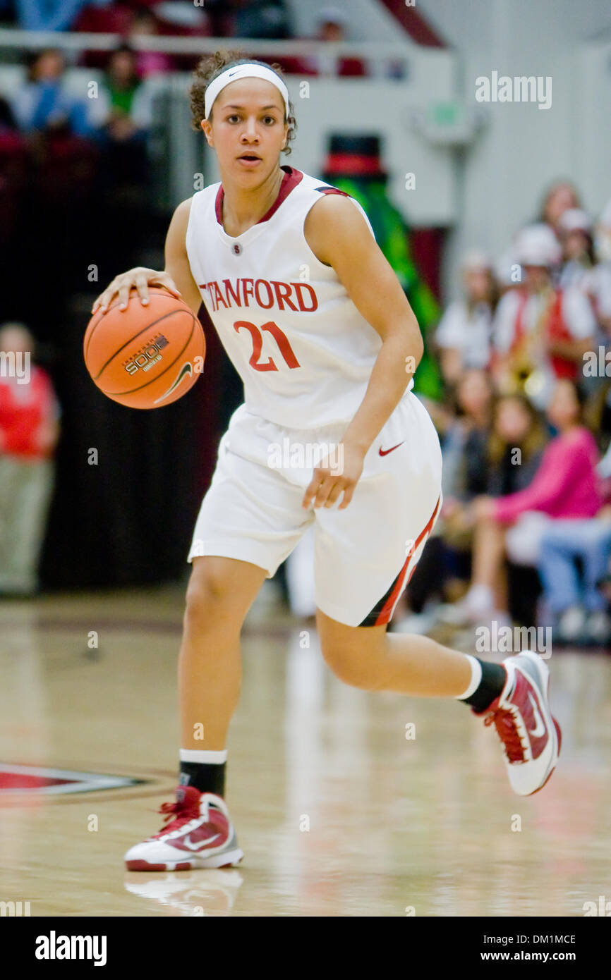 Stanford guard Rosalyn Gold-Onwude (21) of Queens, N.Y. during game ...