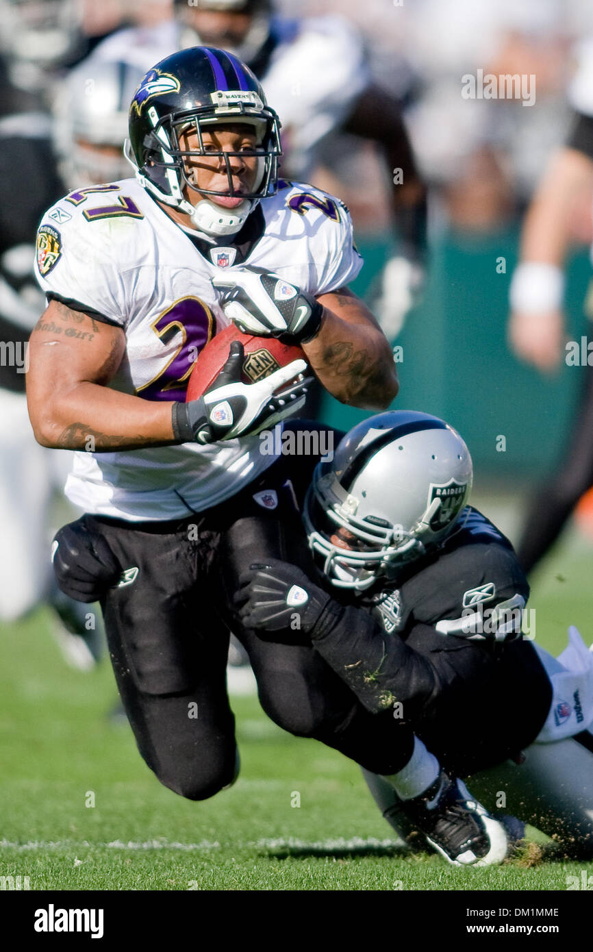 Ravens running back Ray Rice (27) is tackled by Oakland Raiders' Kirk ...