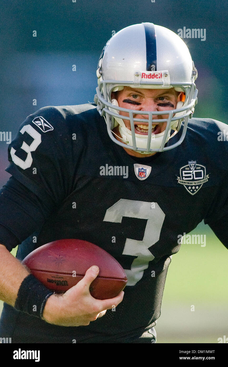 Oakland Raiders' Charlie Frye (3) during game action at the Oakland ...