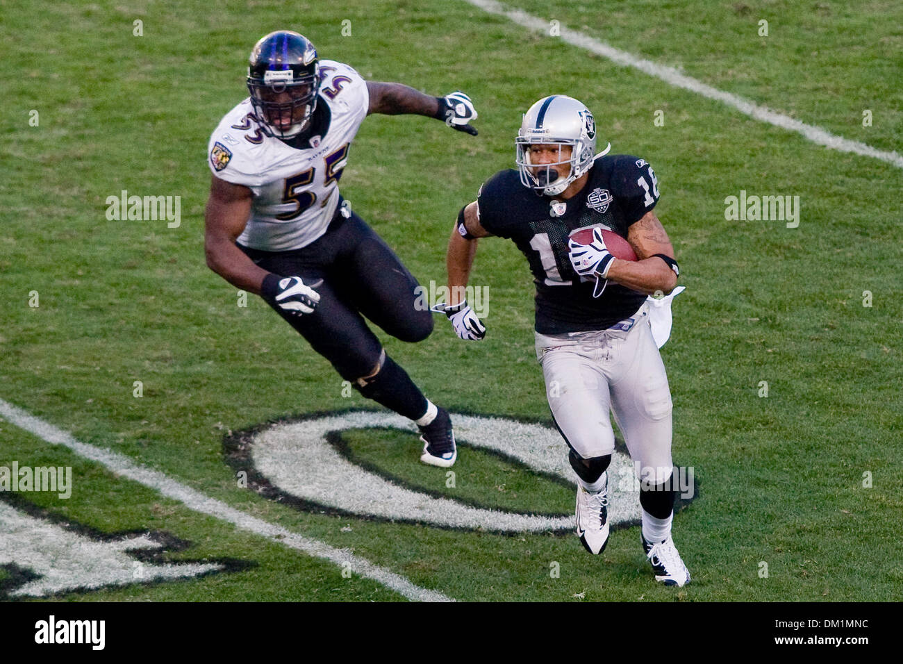 Oakland Raiders' Louis Murphy (18) against Ravens linebacker Dannell ...