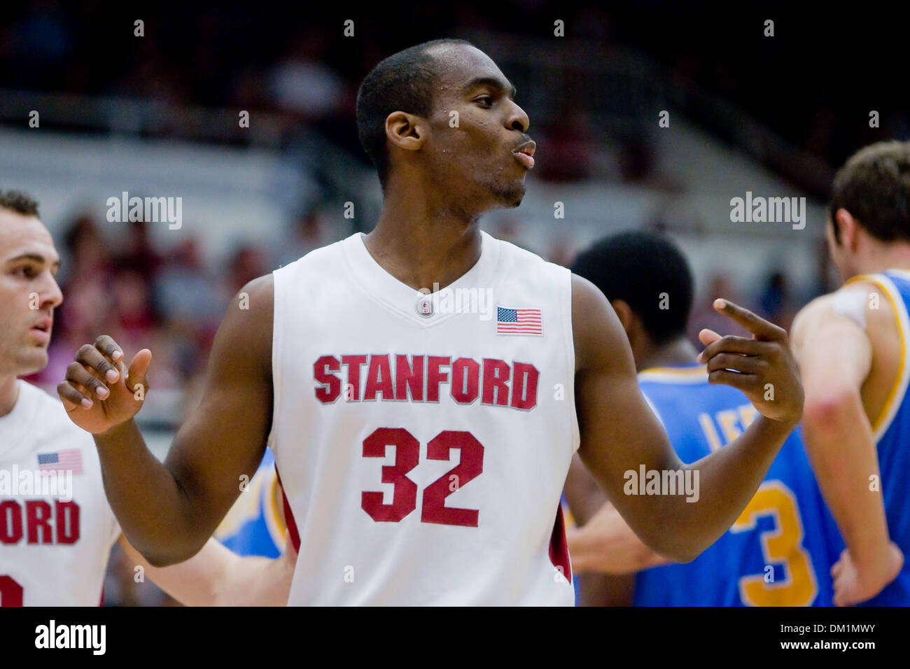 Stanford junior guard Da'Veed Dildy (32) of Chicago, IL during game ...