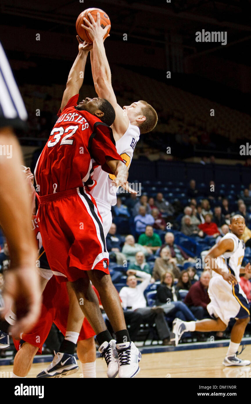 Darion Anderson (32) of Northern Illinois and Jake Barnett (30) fight ...