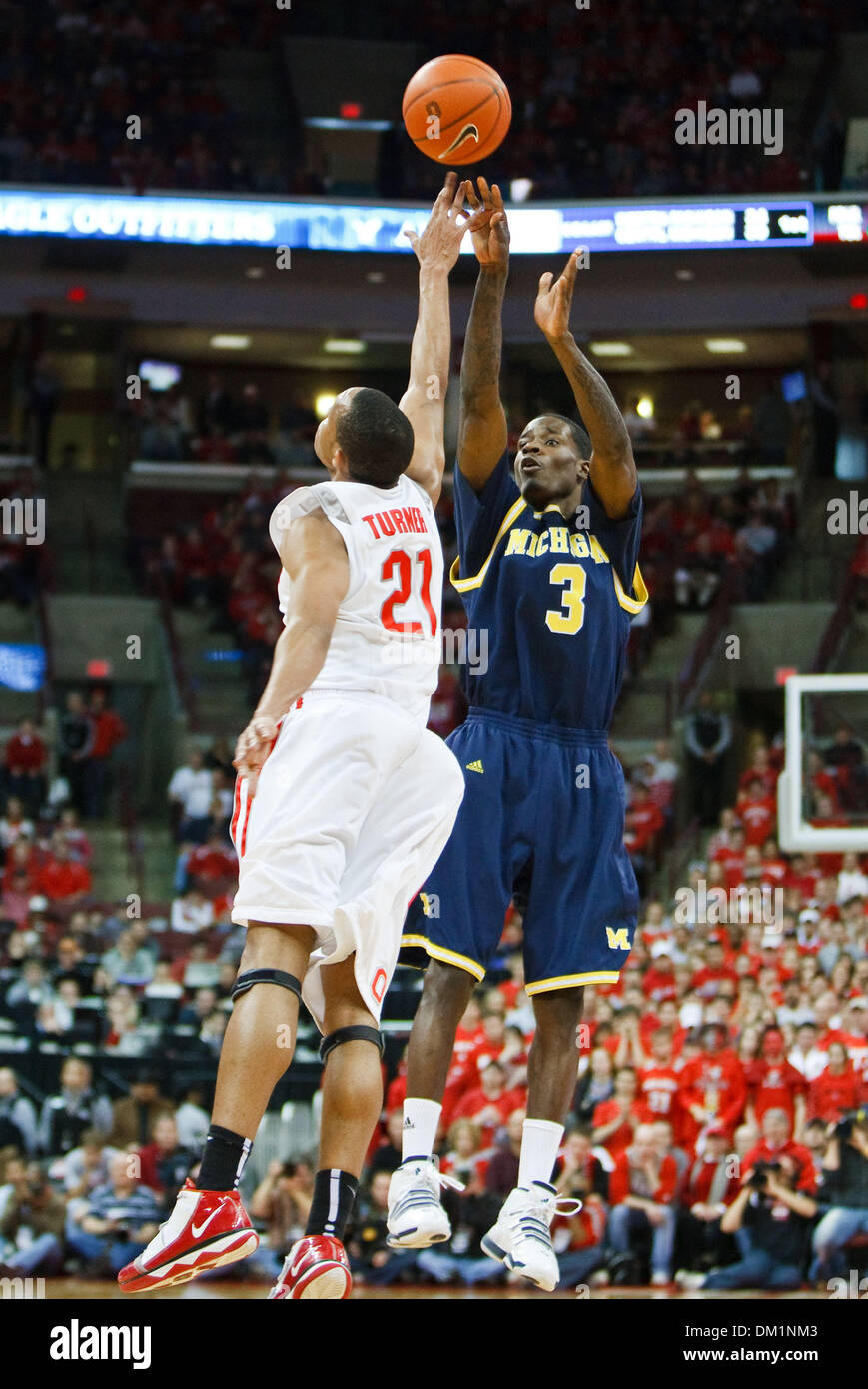 Michigan guard Manny Harris (3) shoots a jump shot over Ohio State's ...