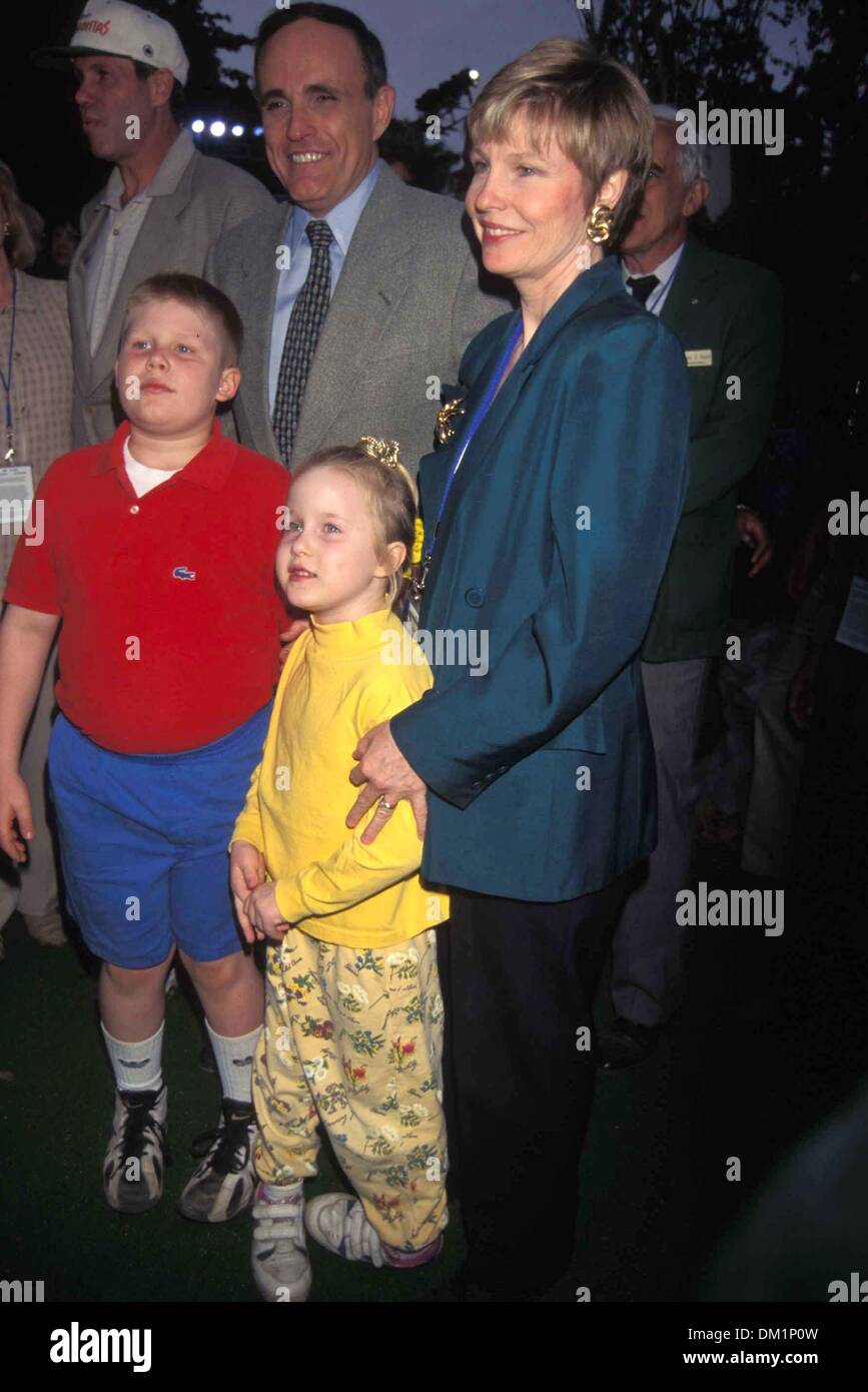 June 10, 1995 - K1824AR.POCAHONTAS PREMIERE 06-10-1995.RUDOLPH GIULIANI ...