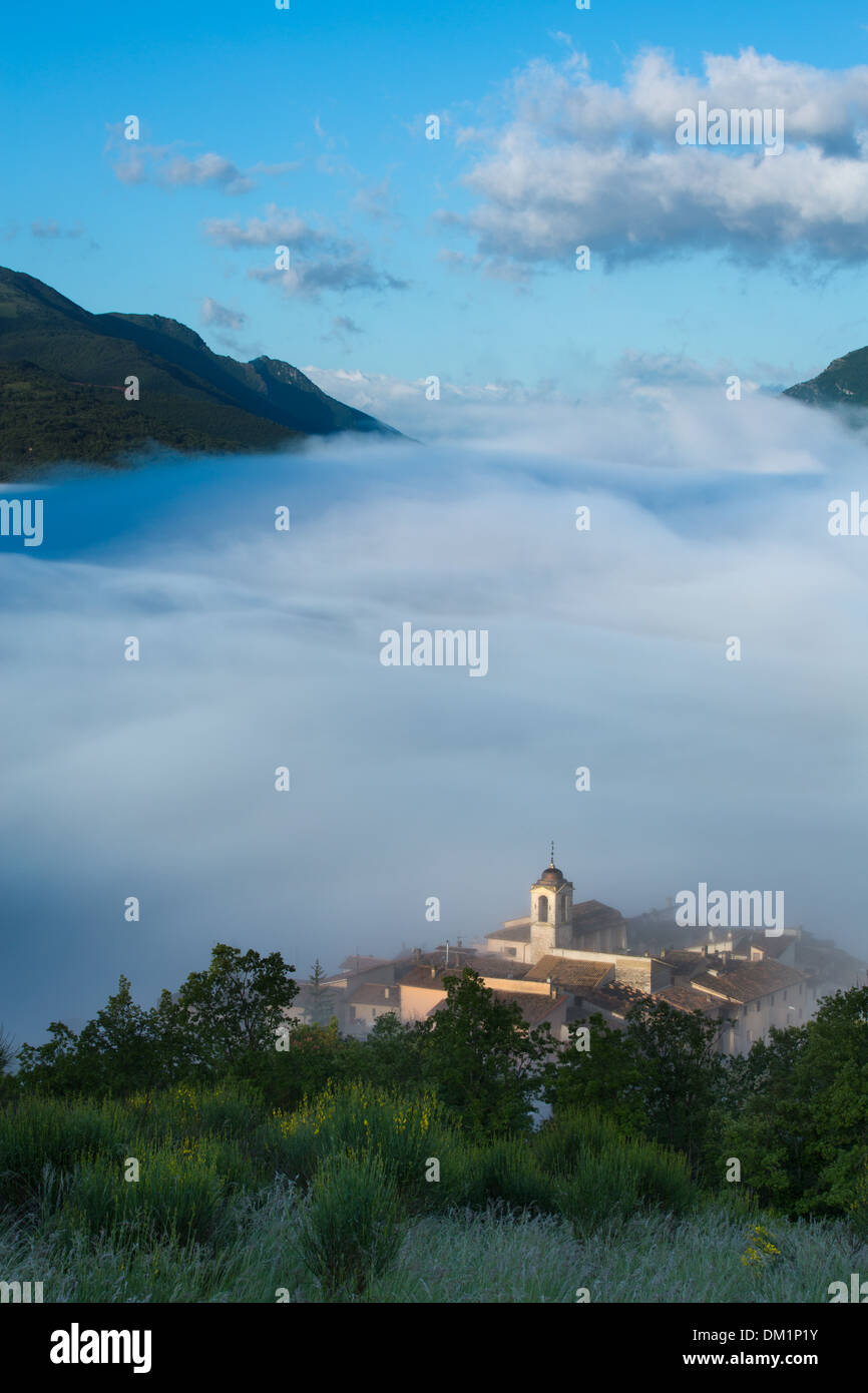 Castelvecchio above the mist in the Valnerina, Umbria, Italy Stock ...
