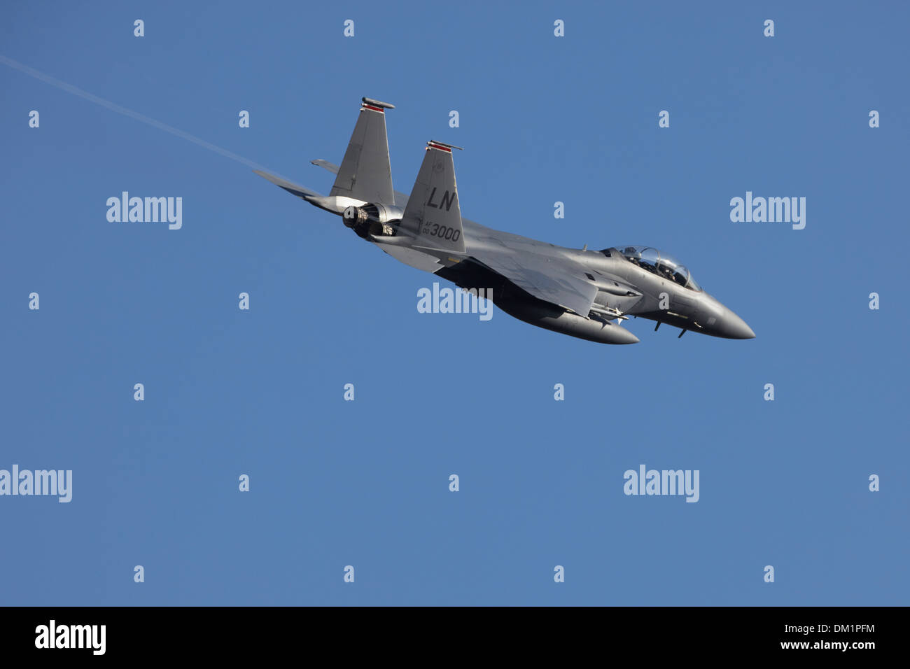 Jet fighter turning hi-res stock photography and images - Alamy