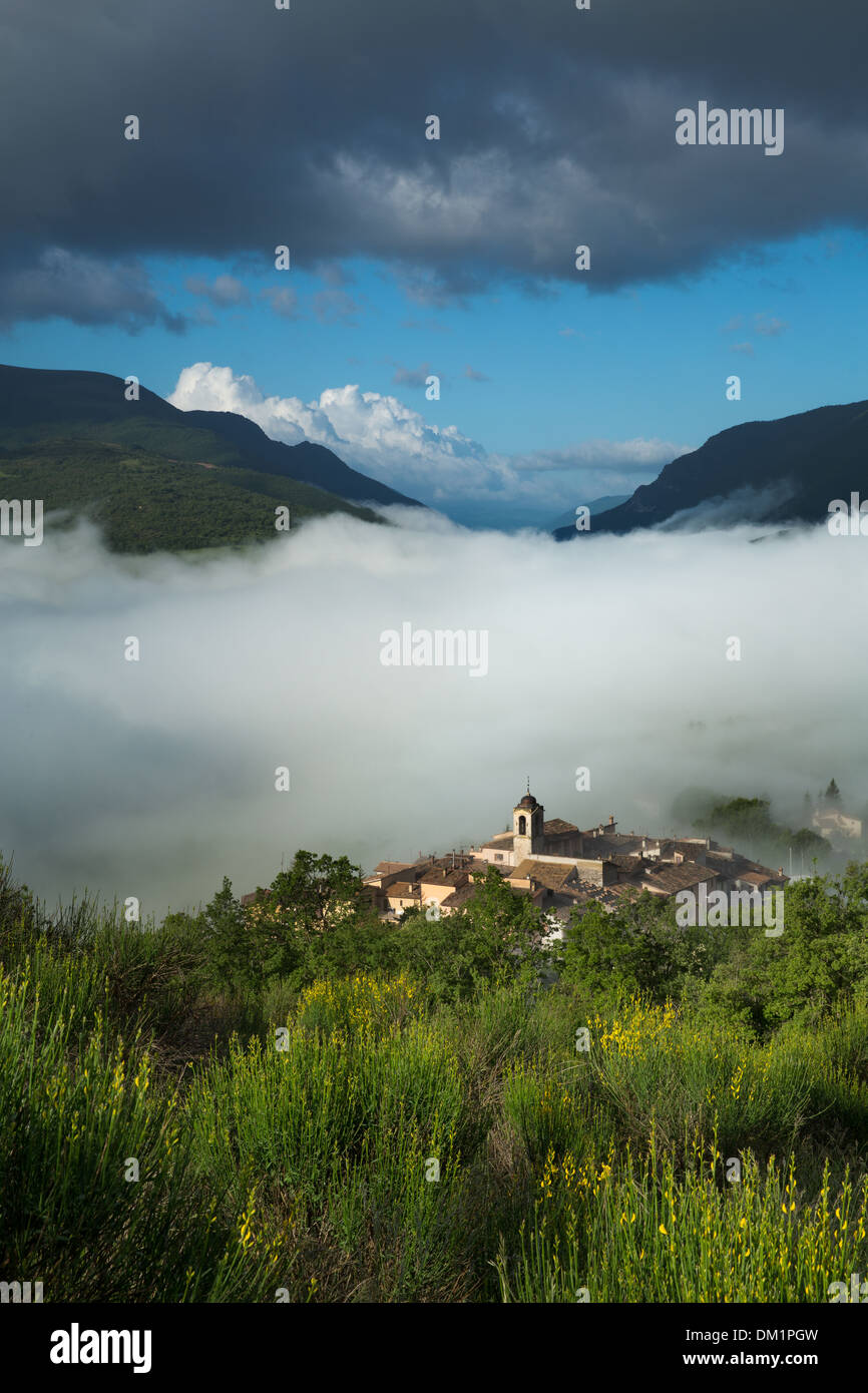 Castelvecchio above the mist in the Valnerina, Umbria, Italy Stock ...