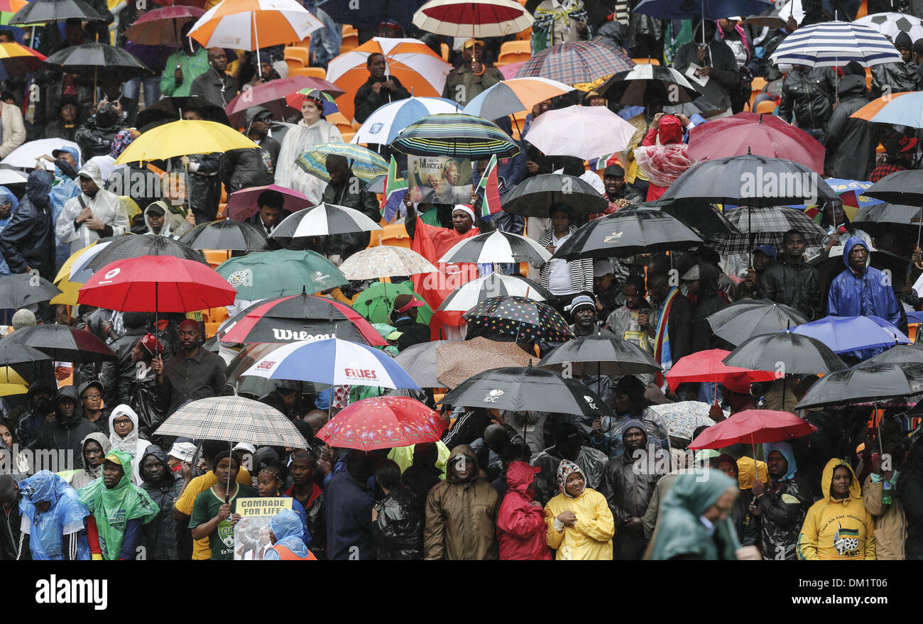 Johannesburg, South Africa. 10th Dec, 2013. People attend the memorial ...