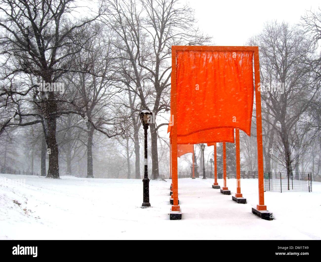 July 29, 2001 - K42110AR.THE GATES EXHIBIT IN CENTRAL PARK NEW YORK ...