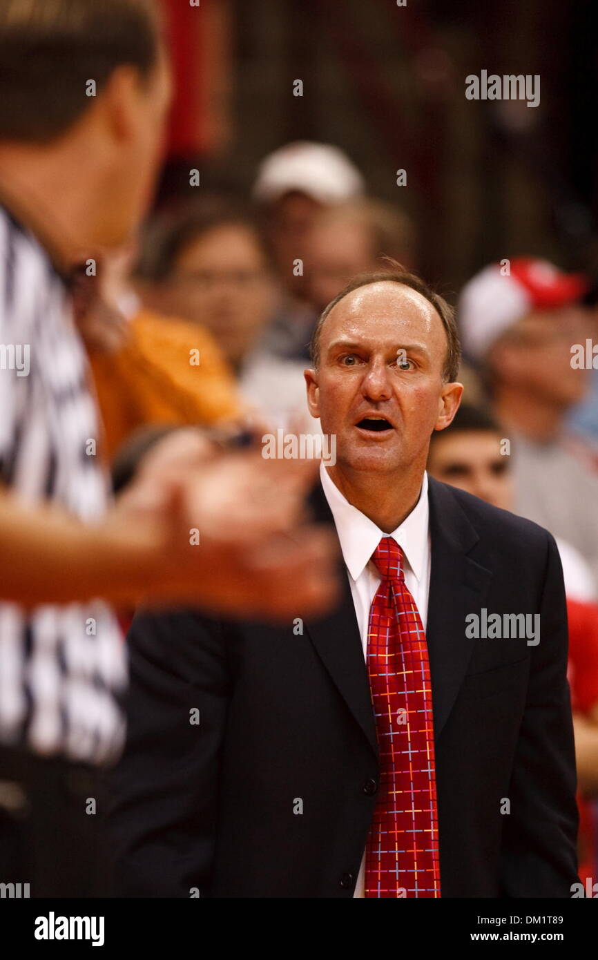 Ohio State head coach Thad Matta questions a call during game action ...