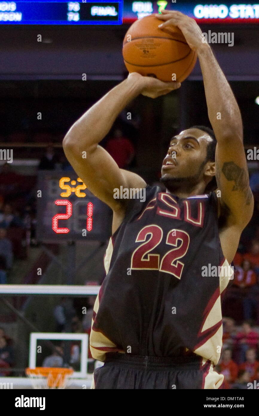 Florida State guard Derwin Kitchen (22) shoots a jumpshot during game ...