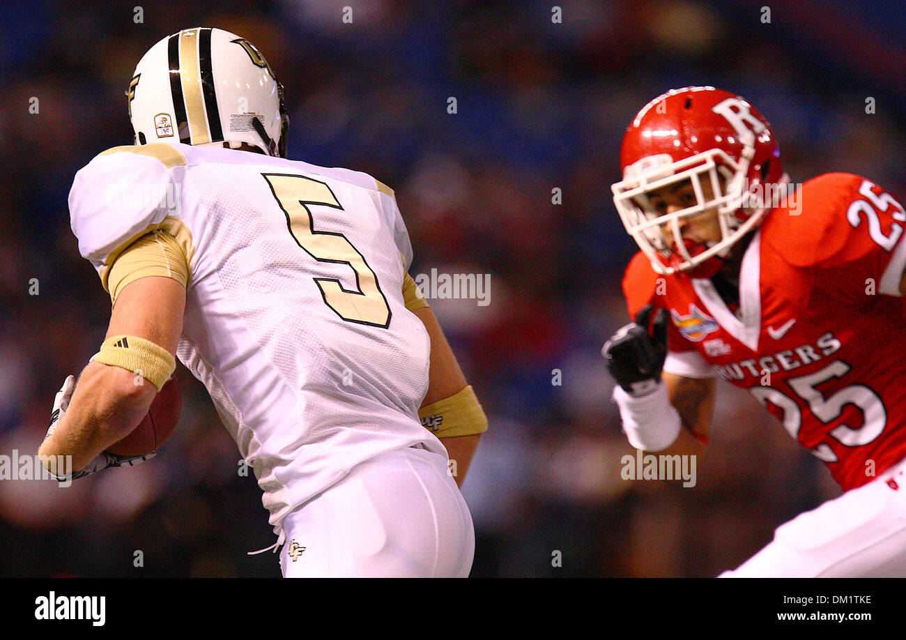 UCF wide receiver Rocky Ross #5 catches a ball down field during the ...