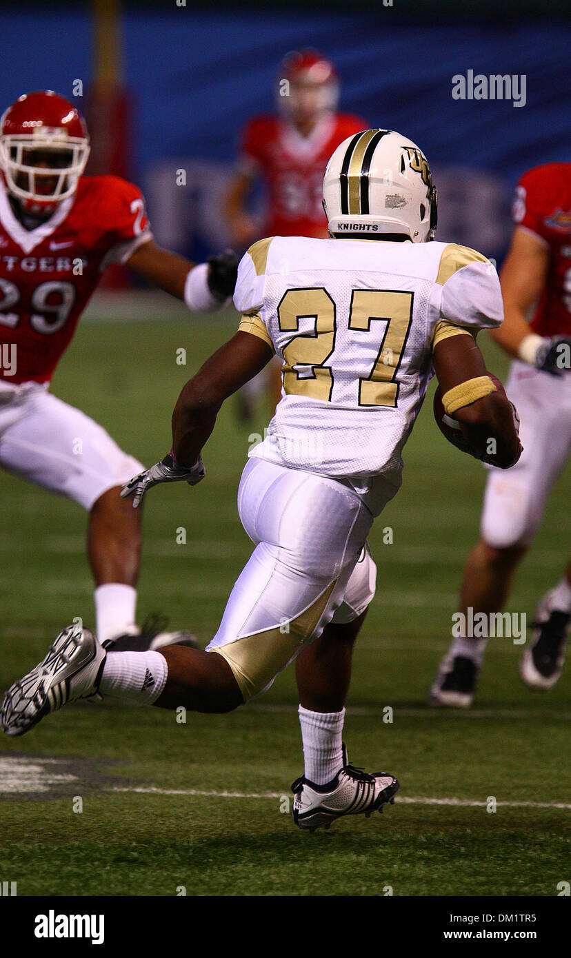 UCF running back Jonathan Davis #27 runs the ball during the second ...