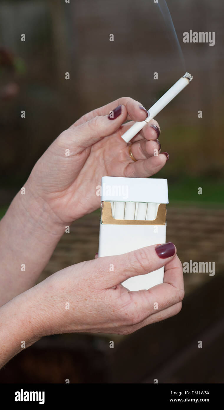 Cigarette packet plain hi-res stock photography and images - Alamy