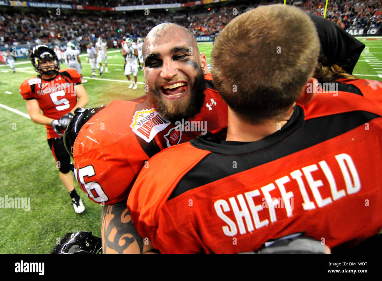 Texas Tech offensive lineman Brandon Carter #76 and Texas Tech ...