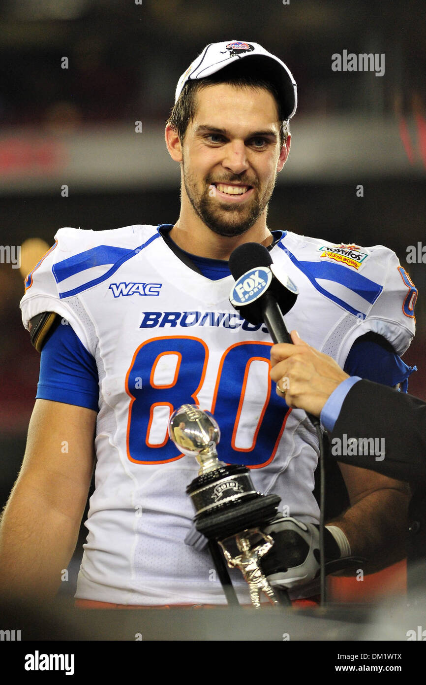 Boise state football game offensive hi-res stock photography and images ...