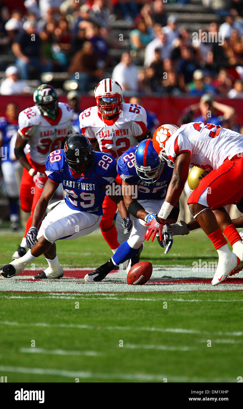 The West team's player Darrell Stuckey #25 attempts to recover the ...