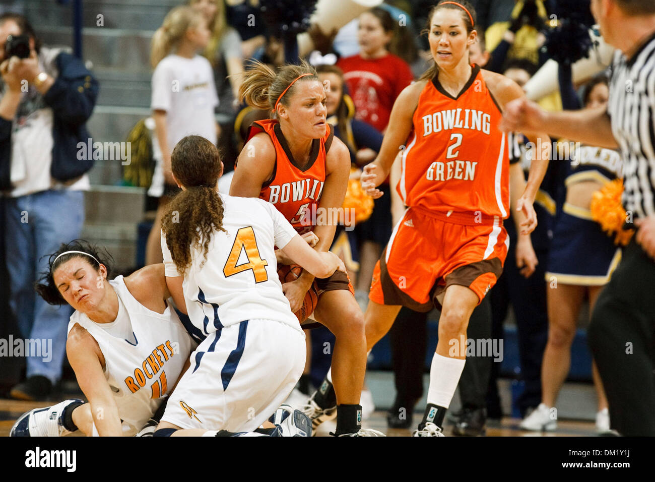 Bowling Green's Tracy Pontius (5) and Toledo's Allie Clifton (11) and ...