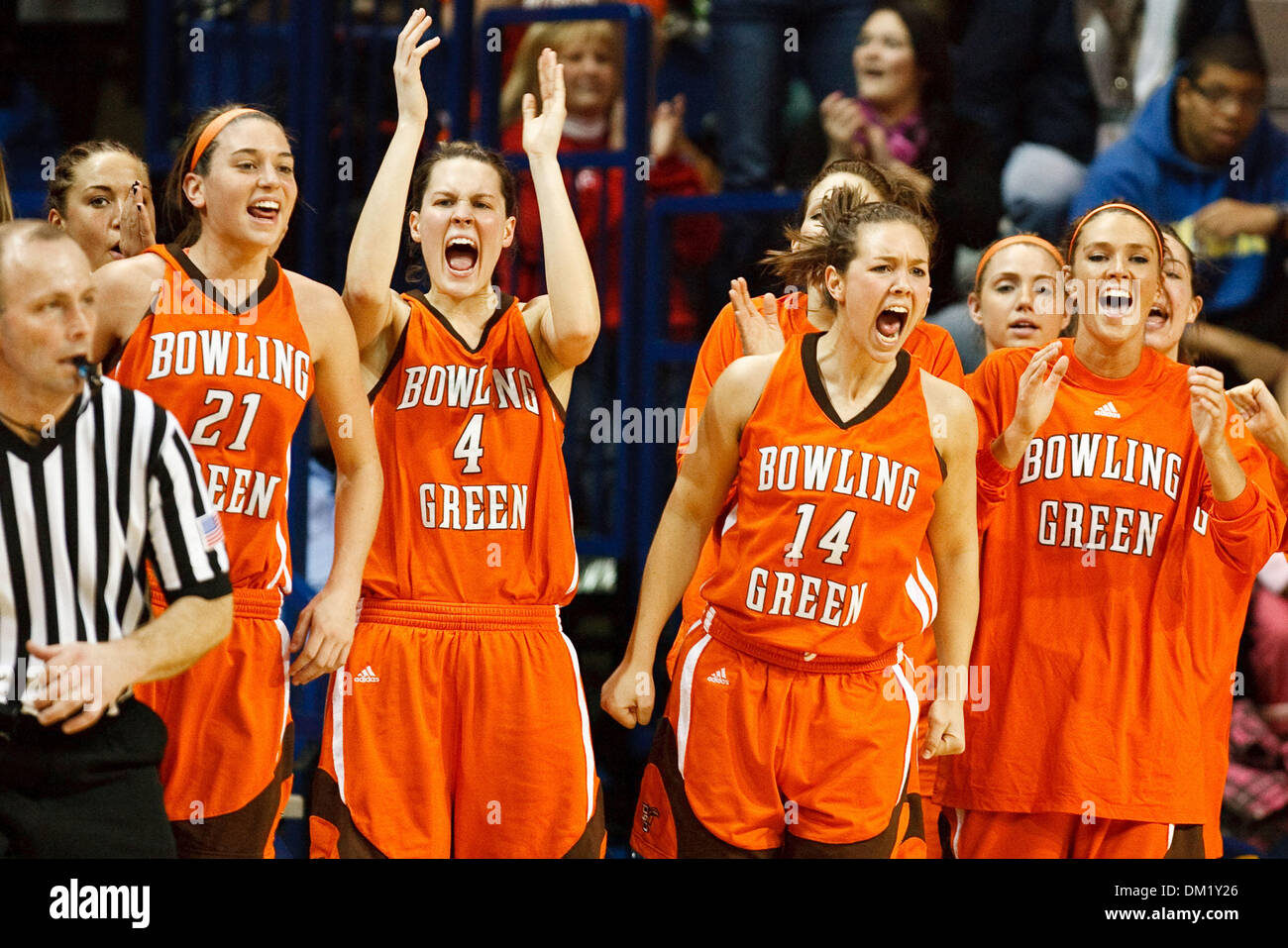 Bowling Green's Chrissy Steffen (21), Maggie Hennegan (4), and Jessica ...