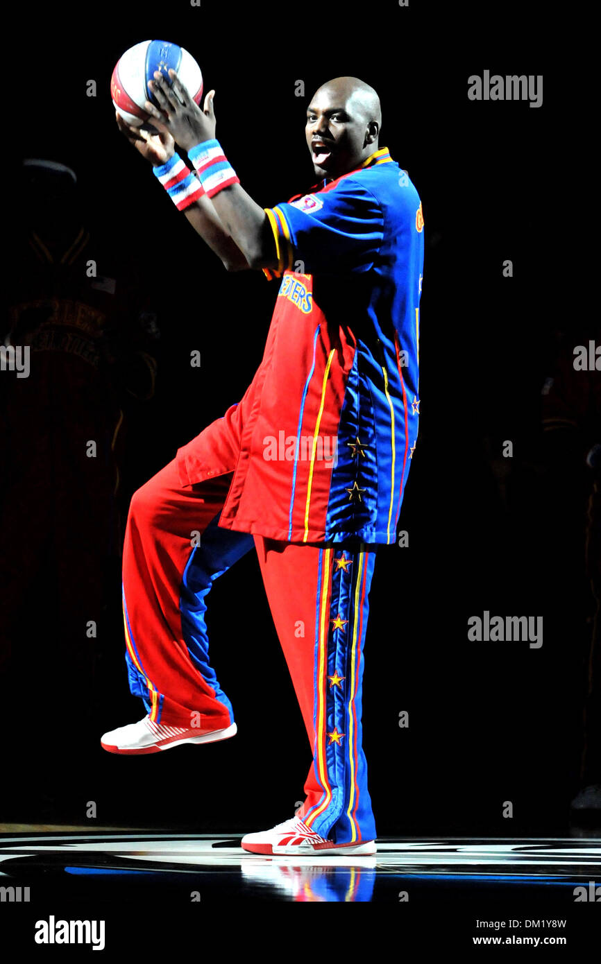 Harlem Globetrotters' Big Easy Lofton #52 before the game against the ...