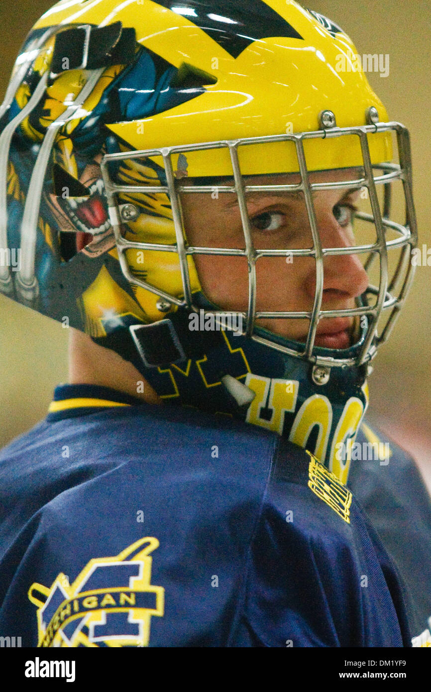 Michigan goalie Bryan Hogan (35) during first-period game action ...
