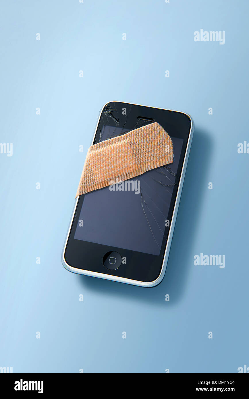 Smart phone cracked screen fixed hi-res stock photography and images ...