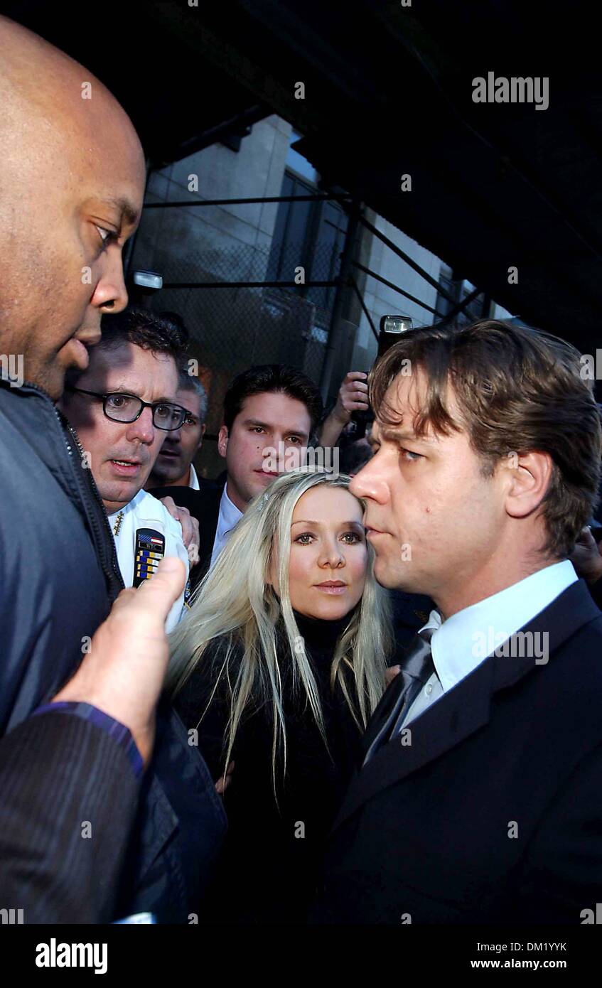 Apr. 10, 2002 - K46012AR.RUSSELL CROWE APPEARS IN NEW YORK CRIMINAL ...