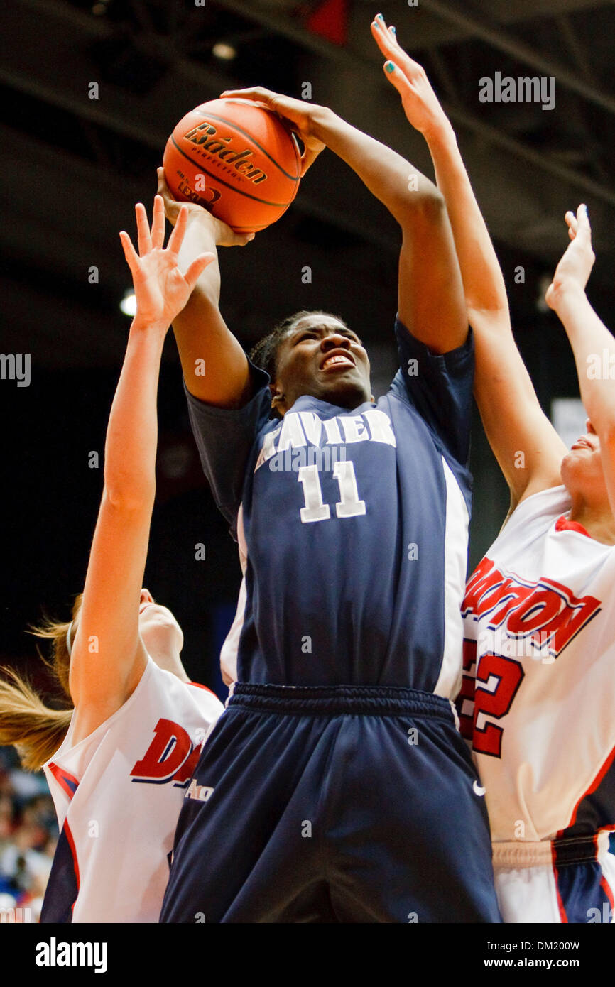 Xavier forward Amber Harris (11) puts up a shot against Dayton center ...