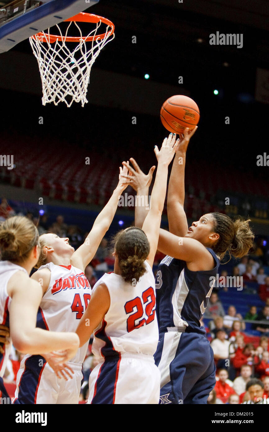 Xavier center Ta' Shia Phillips (53) shoots over Dayton defenders Casey ...