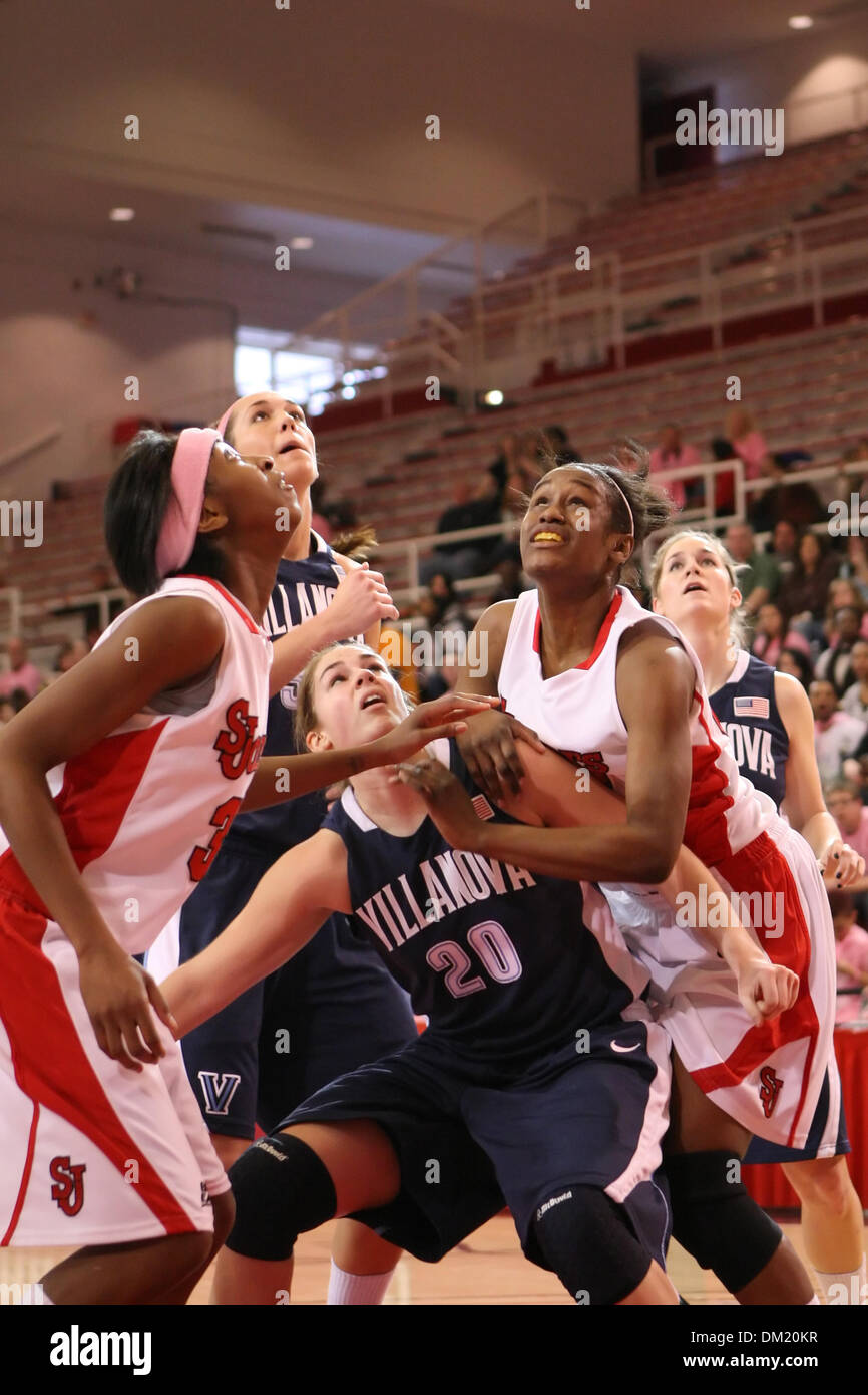 Villanova forward megan pearson looks hi-res stock photography and ...