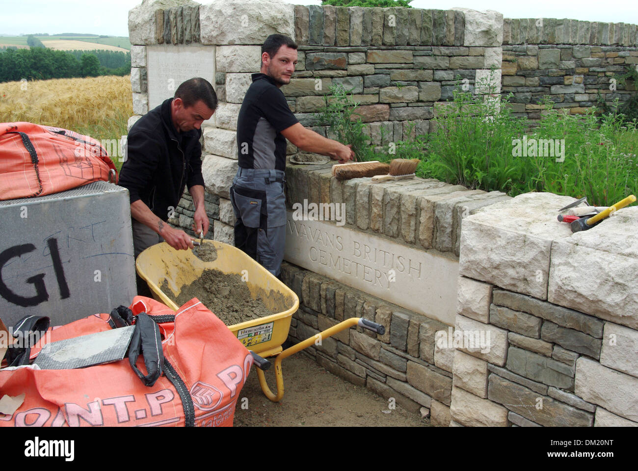 Cemetery workers hi-res stock photography and images - Alamy