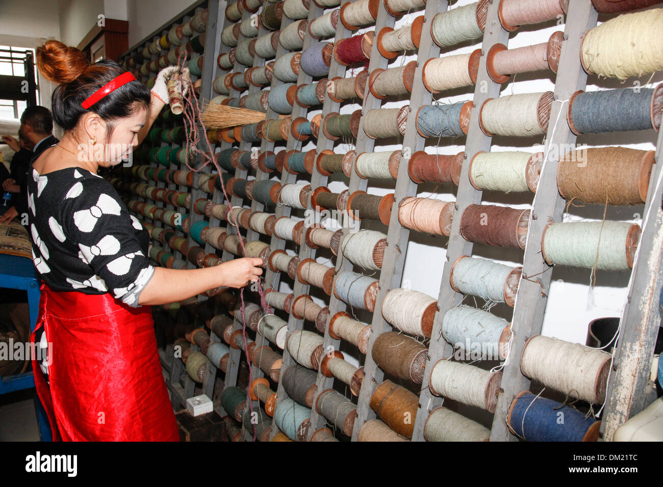 Carpet factory workers hi-res stock photography and images - Alamy